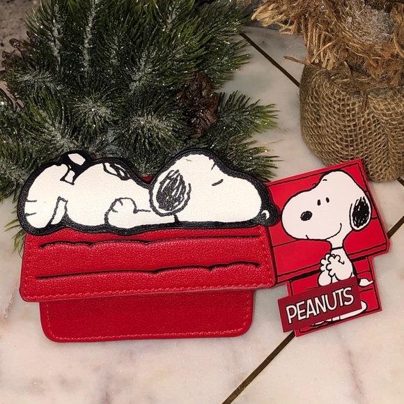 Peanuts | Bags | Nwt Peanuts Snoopy Dog House Id Credit Card Small Snap ...